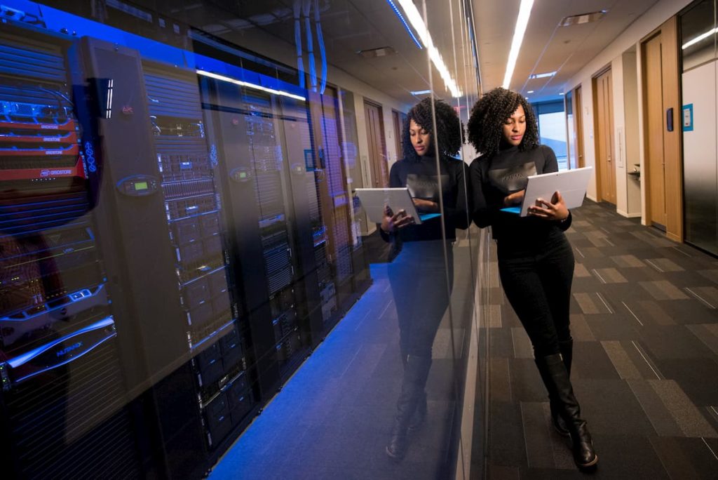 What’s the Average Life of a Server? - Great Lakes Electronics